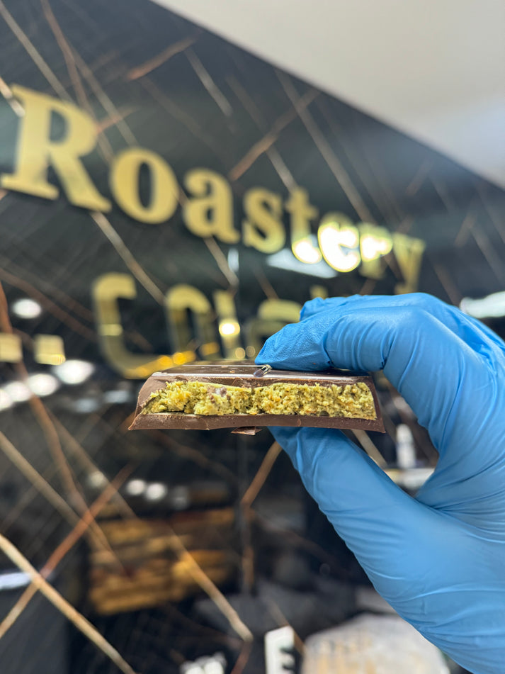 Pistachio Kunafa chocolate bar – Golden Roastery