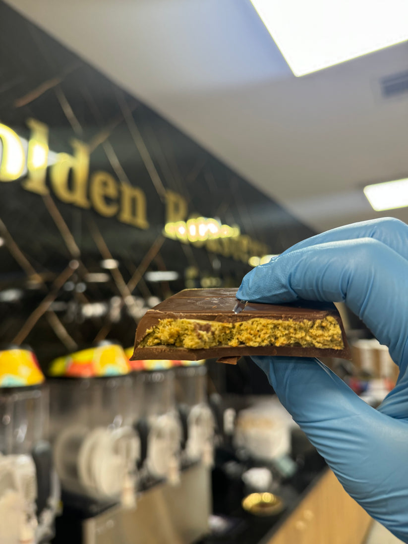 Pistachio Kunafa chocolate bar – Golden Roastery